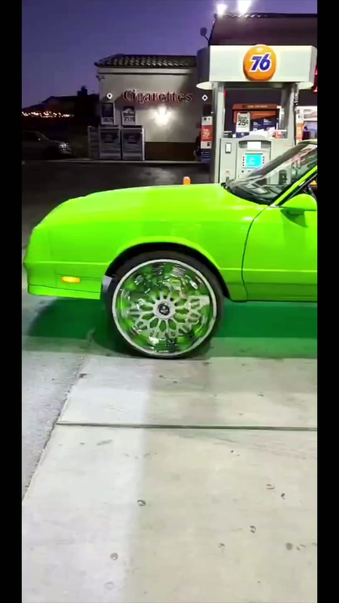 CJSoCool MC SS on 28’s floaters and CJon32’s Challenger on 34’s #flashback