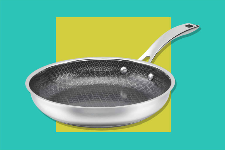 Gordon Ramsay loves his HexClad, but we found a Blue Diamond cookware ...