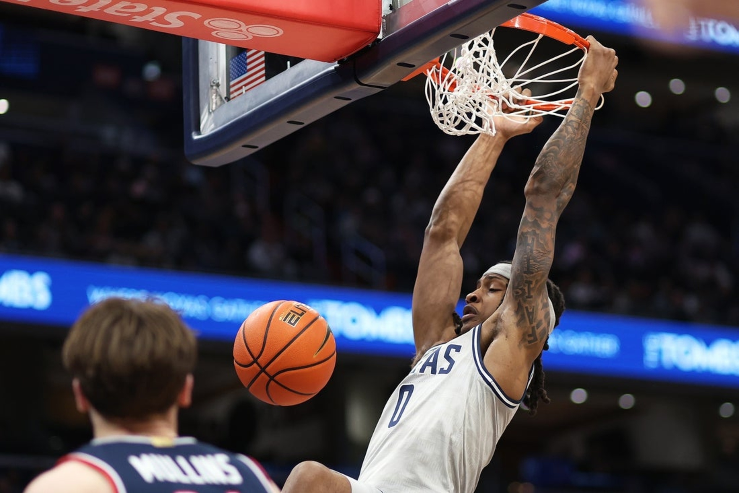 Villanova ams to gain on No. 2 UConn in key clash