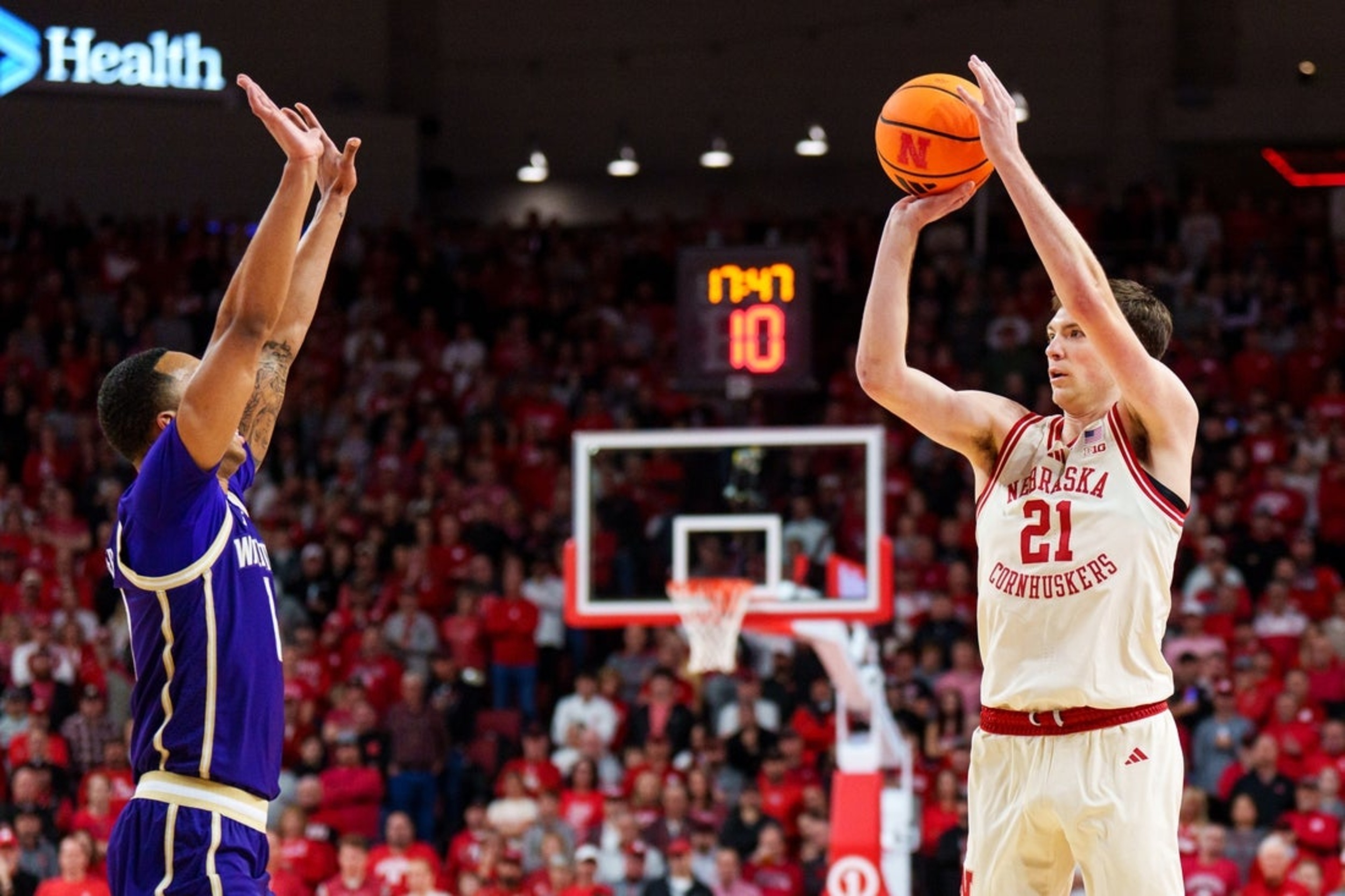 No. 7 Nebraska eyes 20-0 start; Minnesota out to end slide