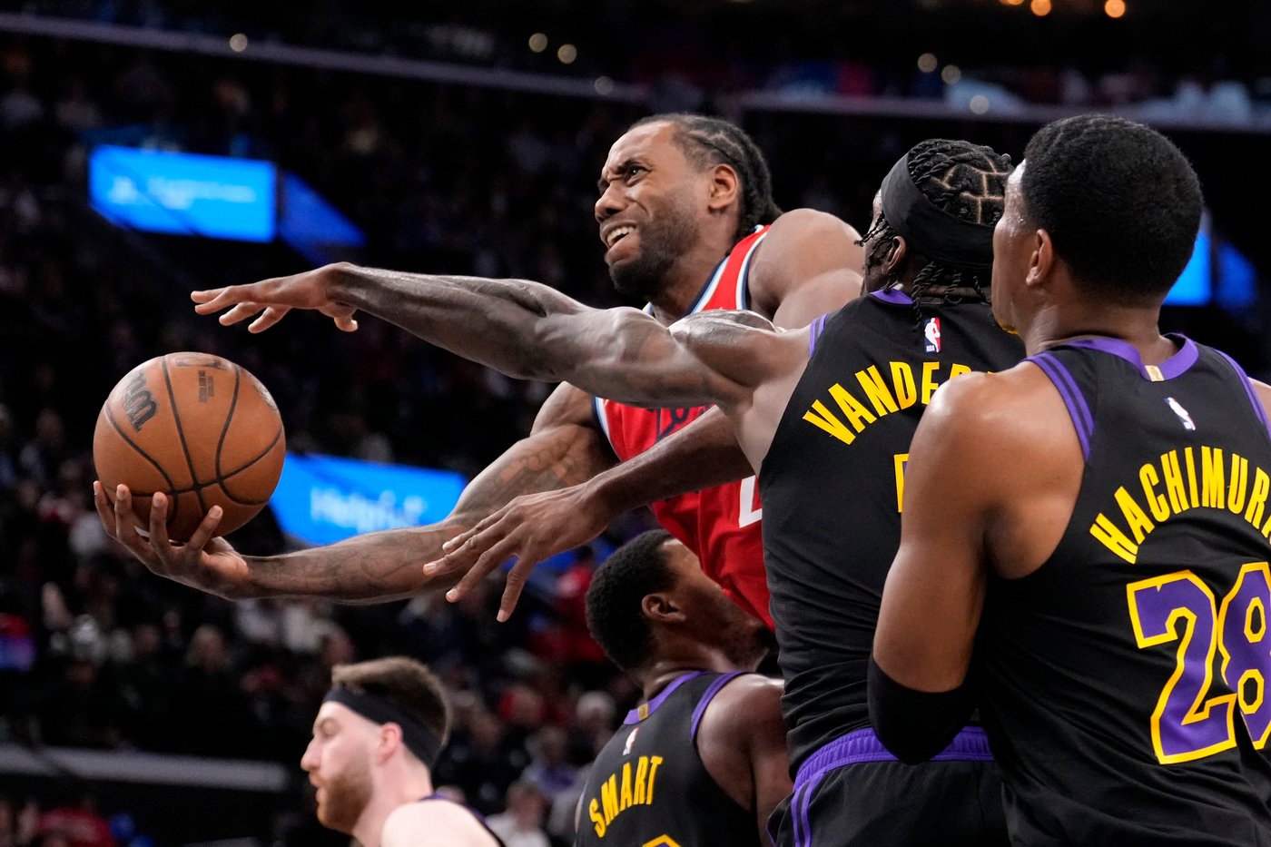 Kawhi Leonard embraces 3-point shooting to lift Clippers