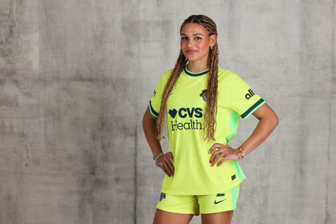 Trinity Rodman: NBA legend’s daughter signs record women’s football ...