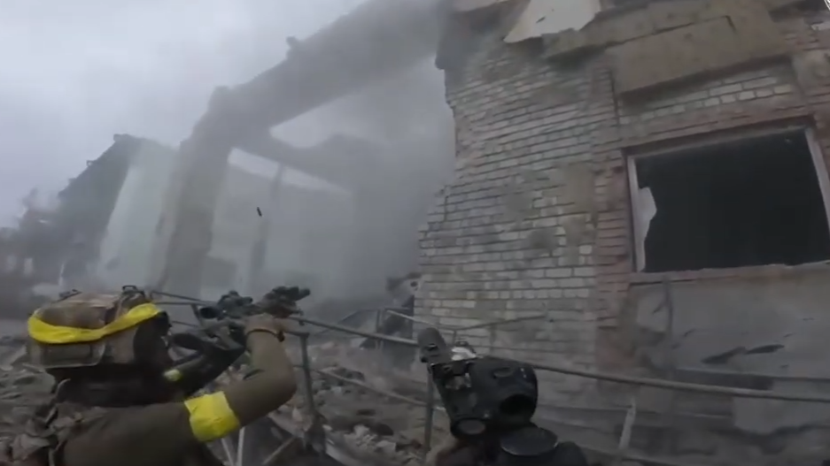 Watch Ukrainian special forces overrun Russian strongholds