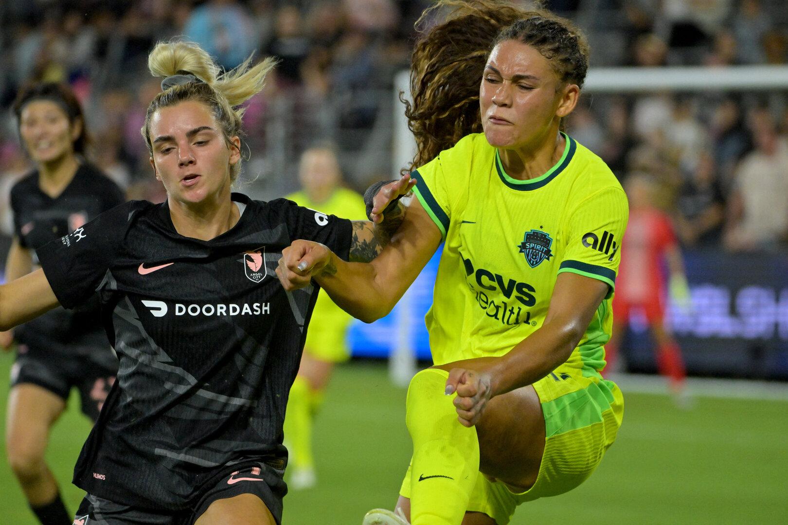 Stolzer Vater: Rodman-Tochter wird bestbezahlte Fußballerin der Welt