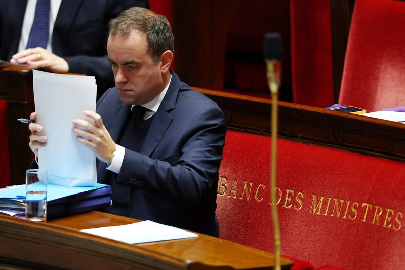 French government survives no-confidence vote over budget process