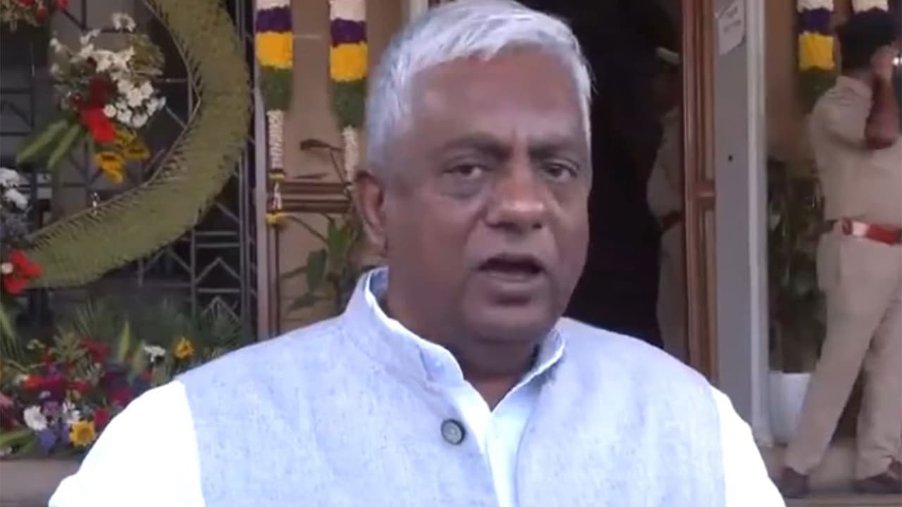 Karnataka Congress leaders demand Governor Gehlot's removal post walkout