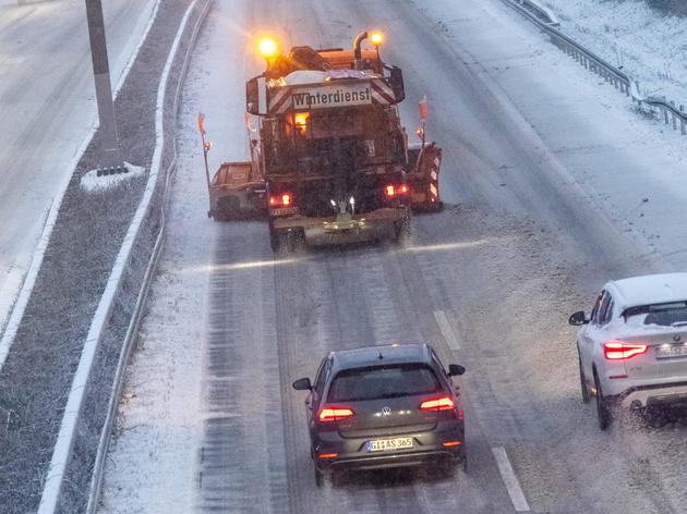 Blitzeis in Niedersachsen: Autobahn im Norden muss gesperrt werden