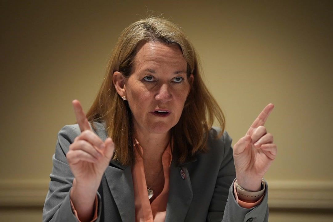 Arizona AG says residents should shoot masked ICE agents if they feel ...