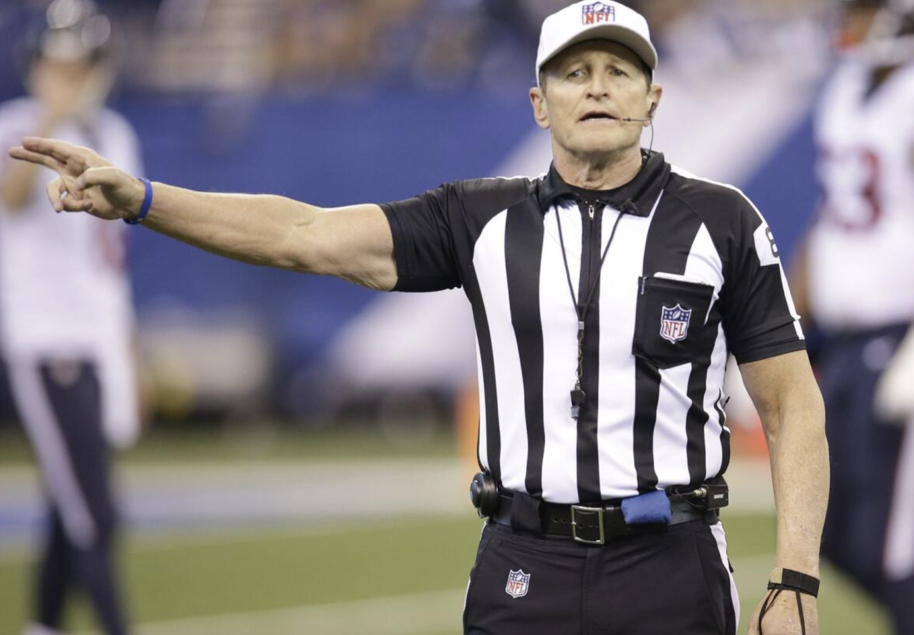How much money do NFL referees make in 2026?