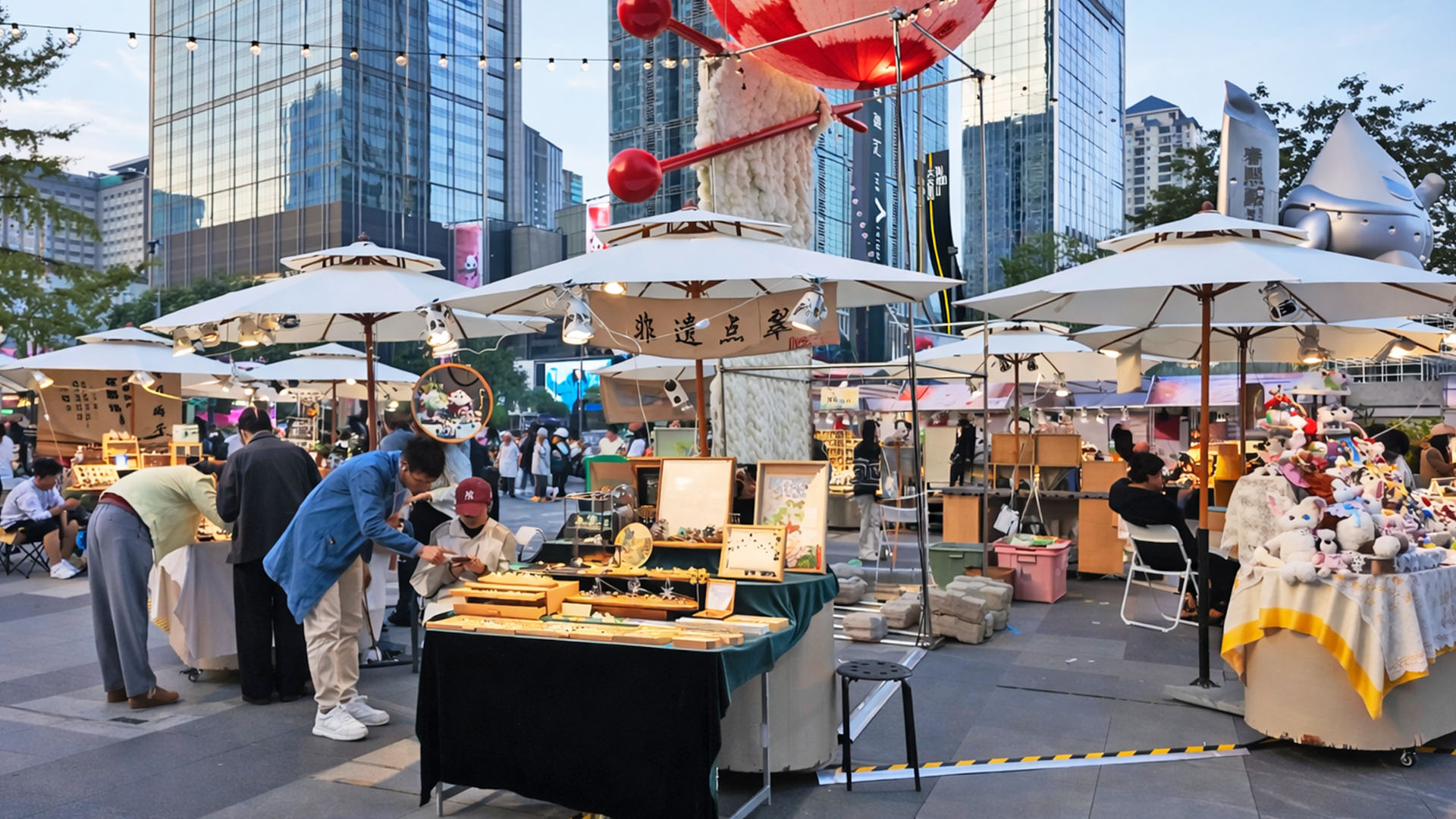 Street crafts and plush toys in Chengdu