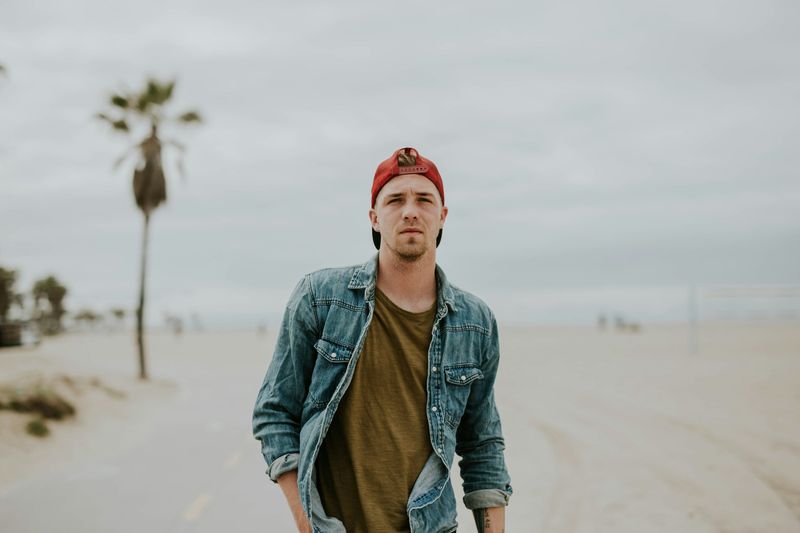 Men who end up alone often share these 8 behaviors