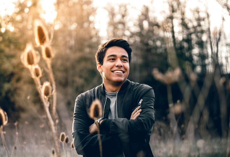 Men who end up alone often share these 8 behaviors