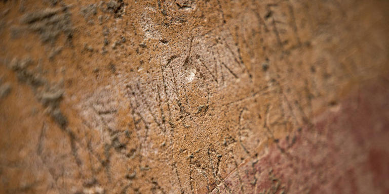 Archaeologists just found ancient graffiti in Pompeii that proves ...