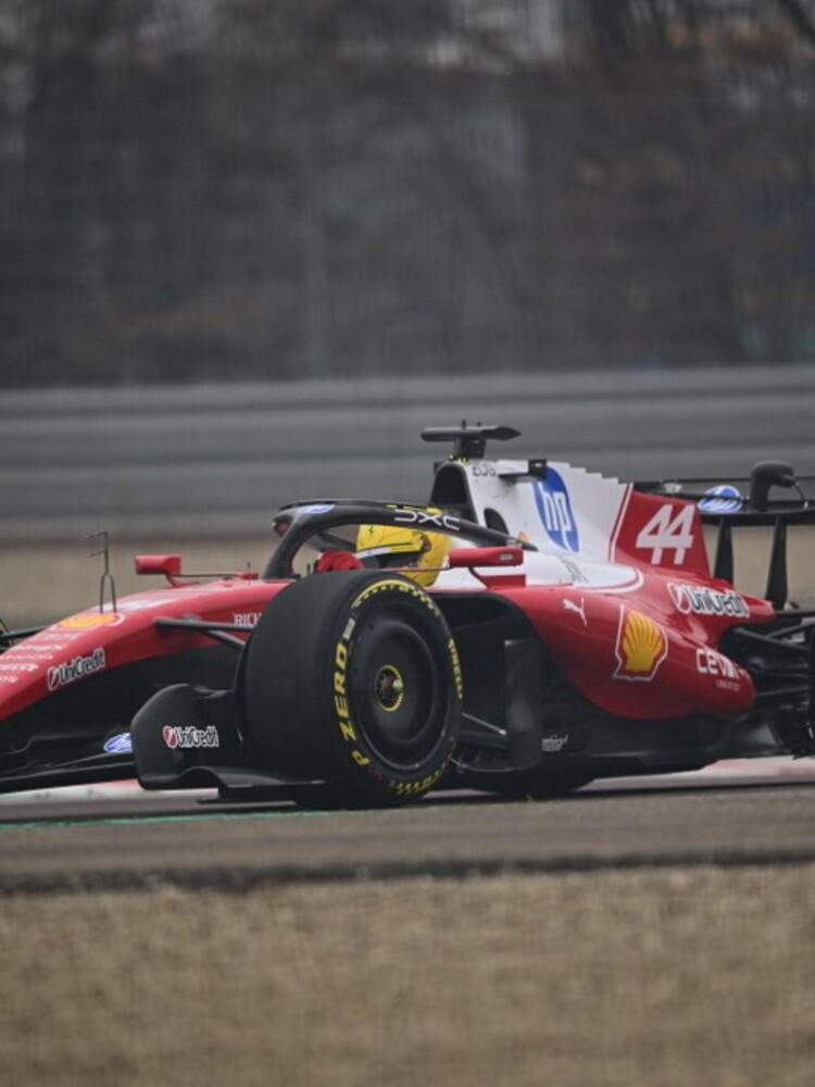 Lewis Hamilton debutta sulla Ferrari SF-26: test a Fiorano