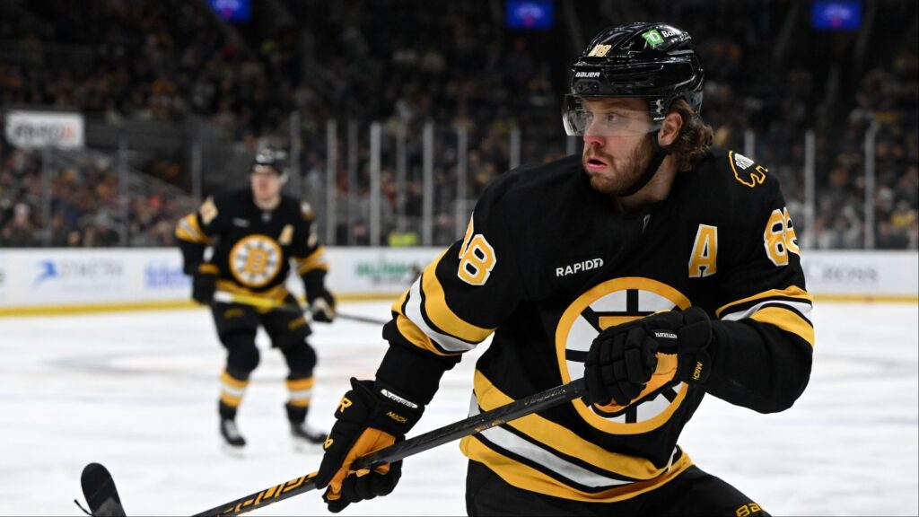 David Pastrnak’s three-point night helps Bruins to big win over Golden ...