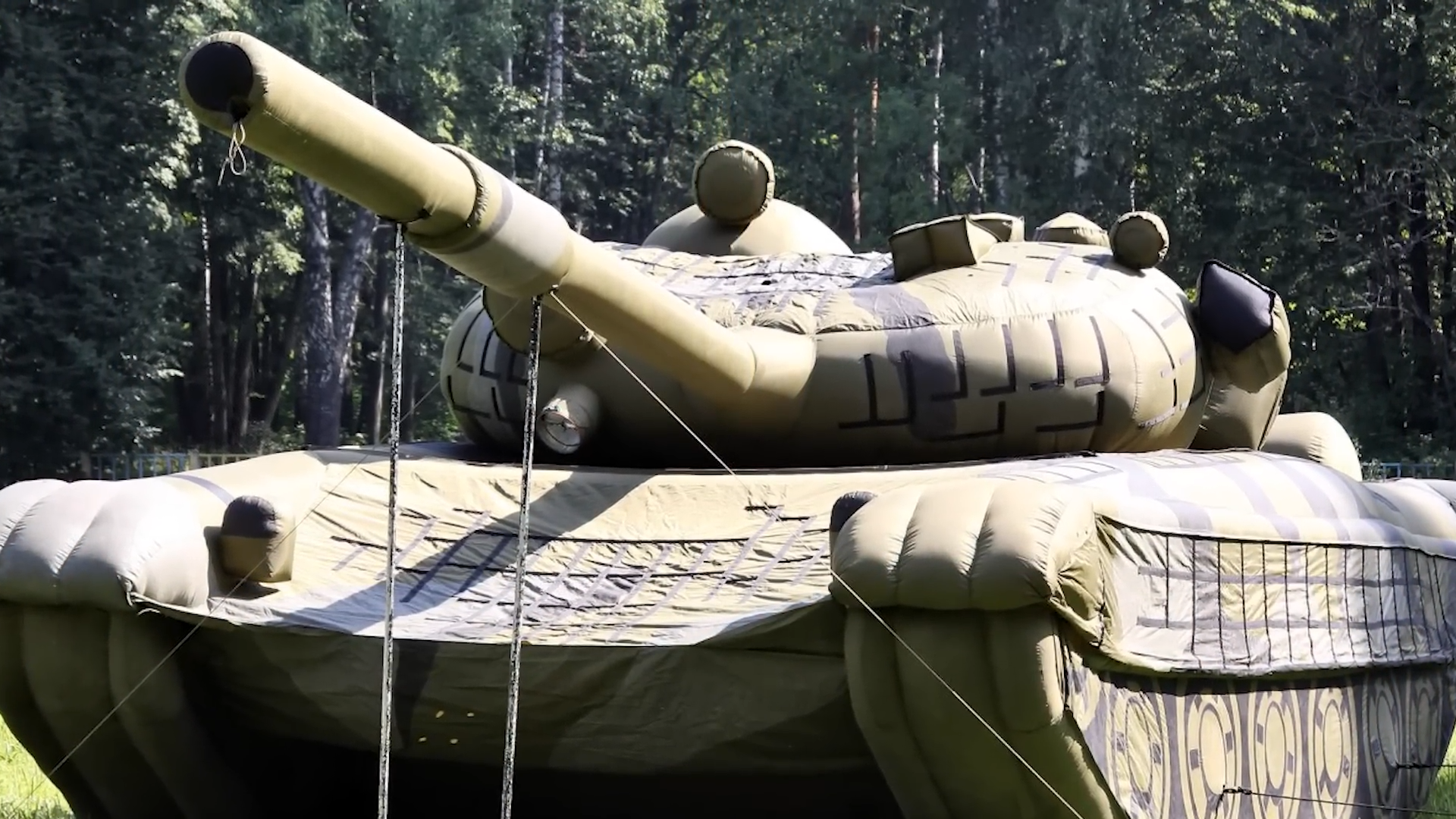 The tank that wasn’t there: How inflatable decoys are fooling drones in ...