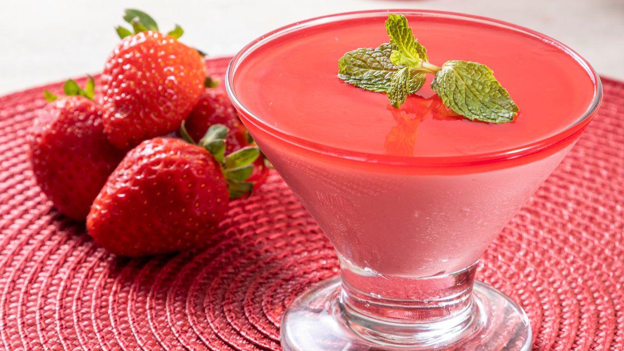 Morango com tudo: 5 receitas rápidas com a fruta