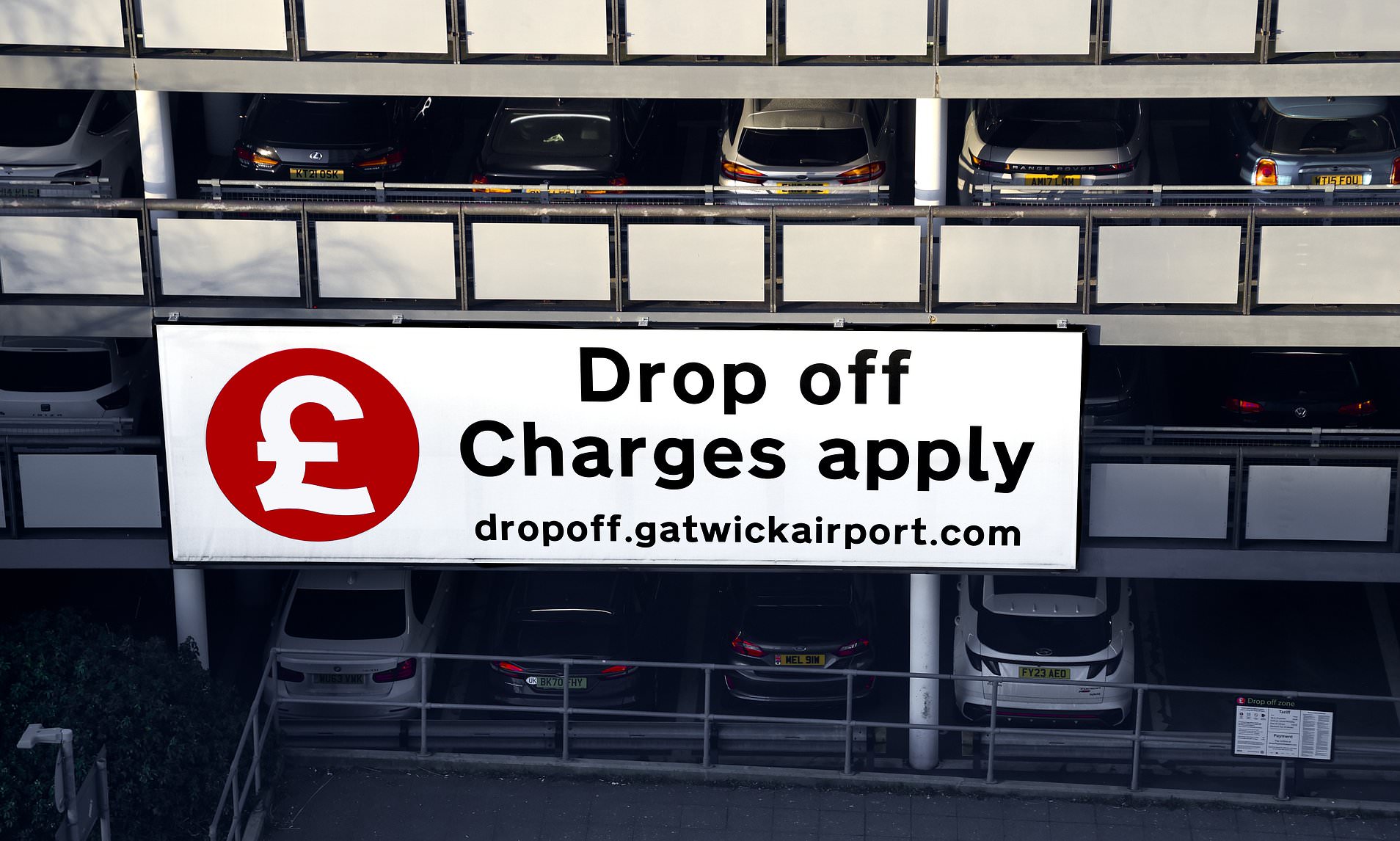 Staying too long in the airport drop-off zone can cost travellers up to ...