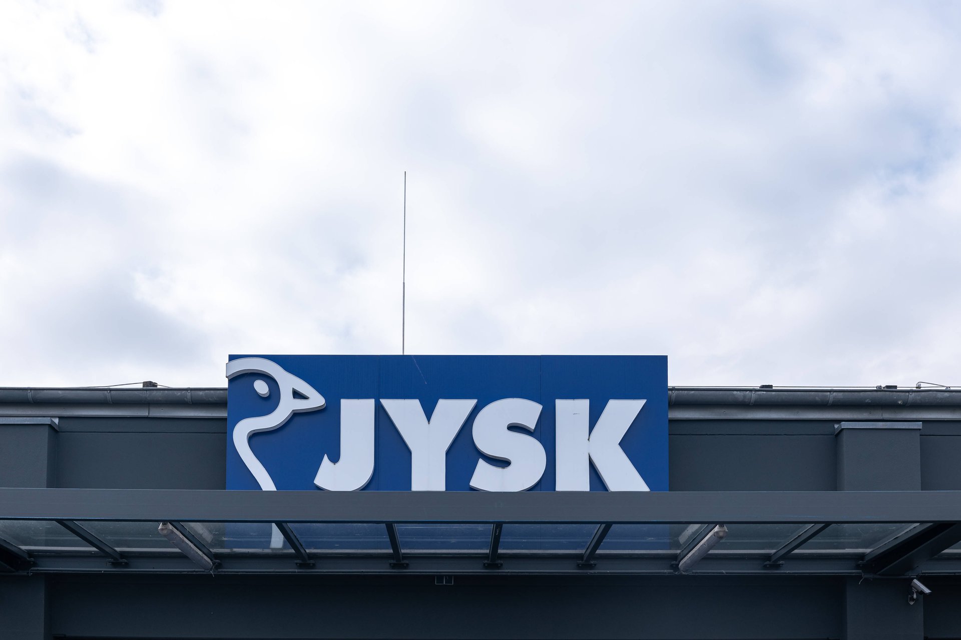 Ganz dezent und trotzdem ein Hingucker: Der helle Tischläufer von Jysk