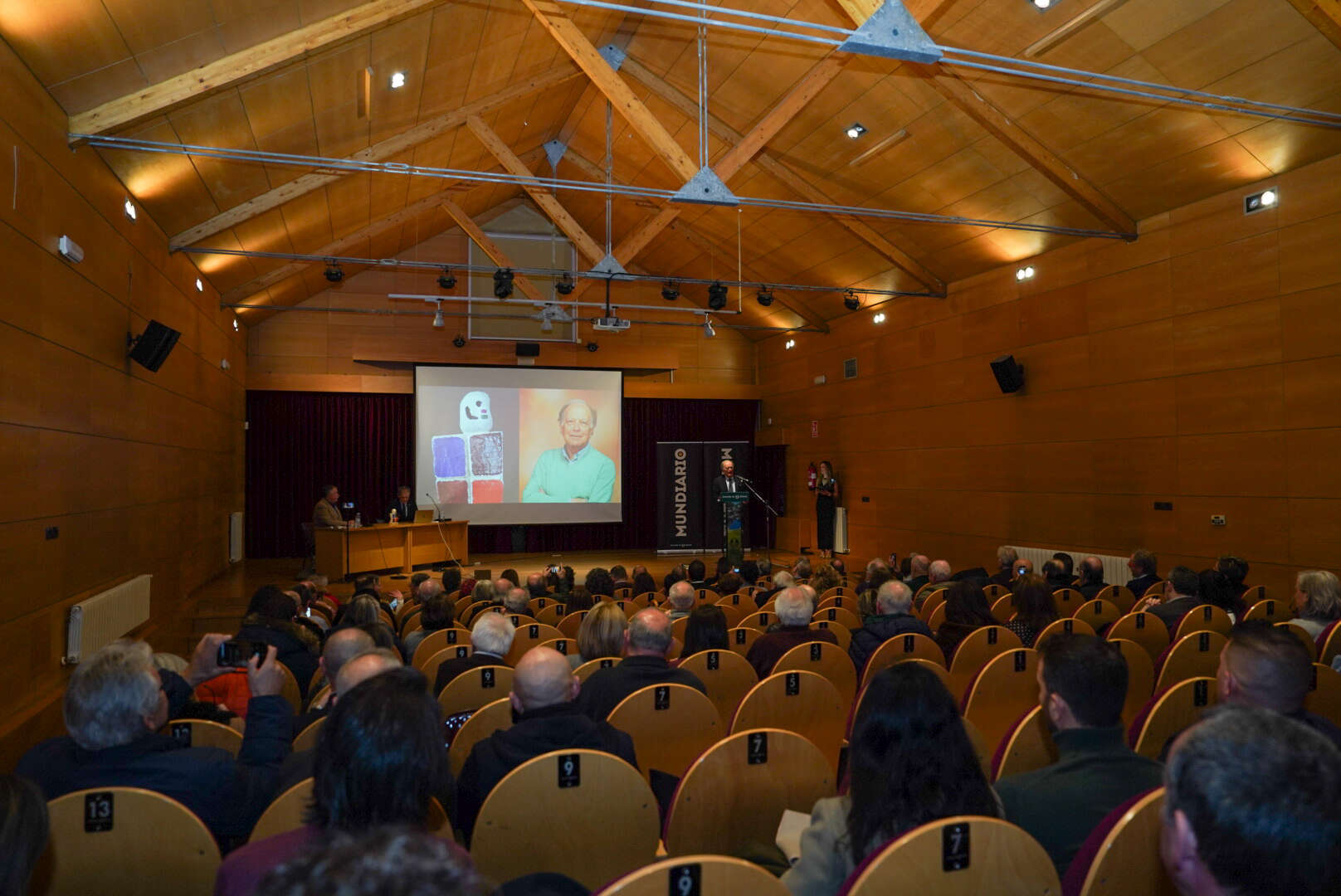 José Castro López recibe el IV Premio Mundiario de periodismo: galería ...