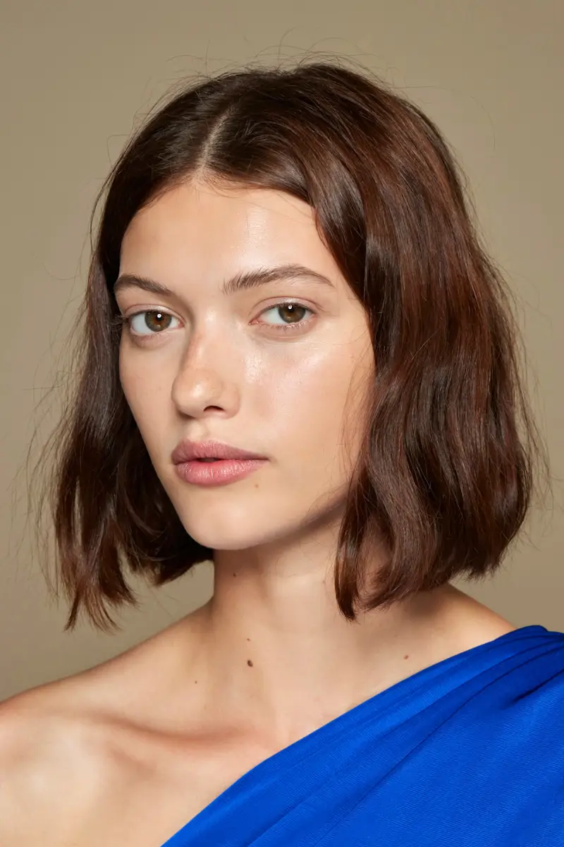 ¿Es buena la crema Nivea de lata azul para mujeres de 60 años?