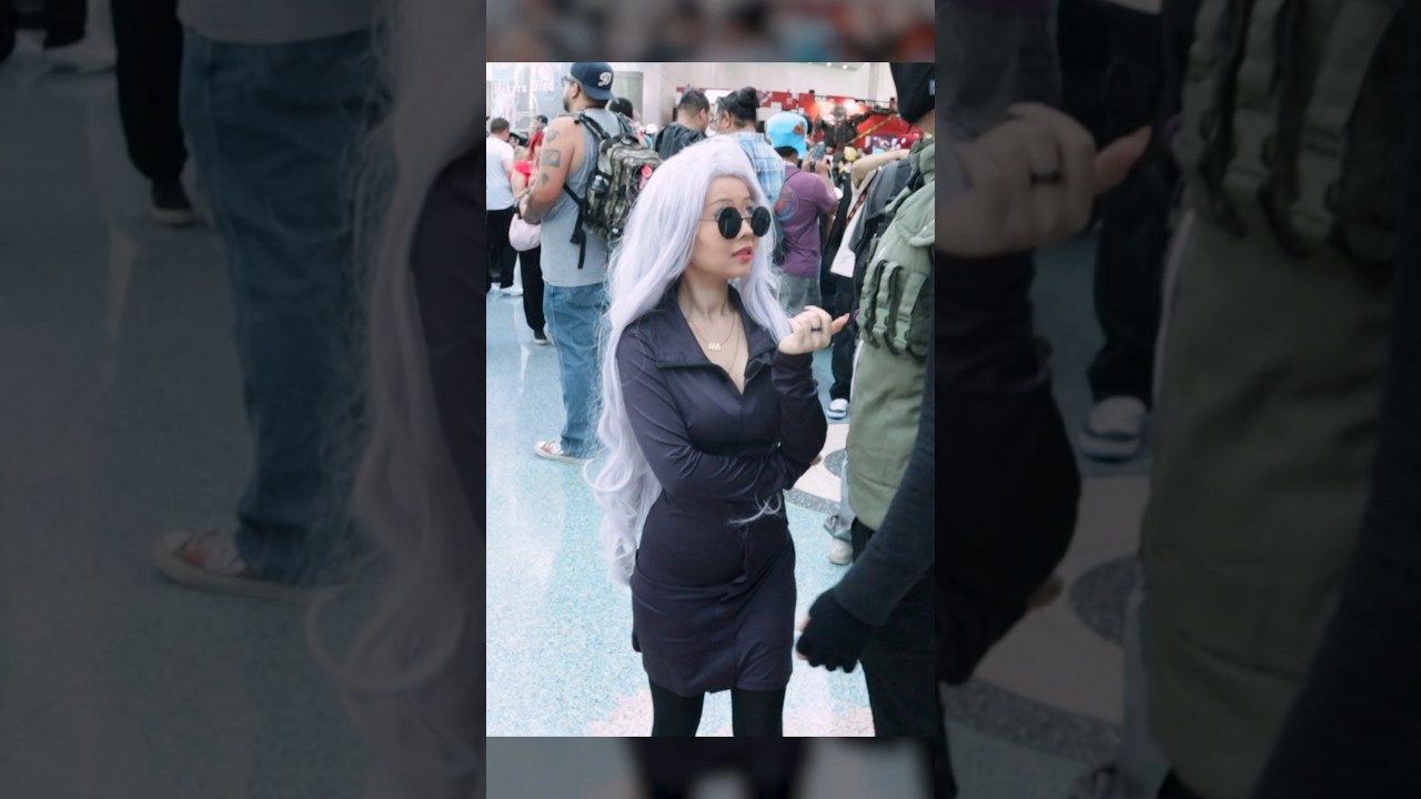 A tiny cosplayer finally comes face to face with Kakashi