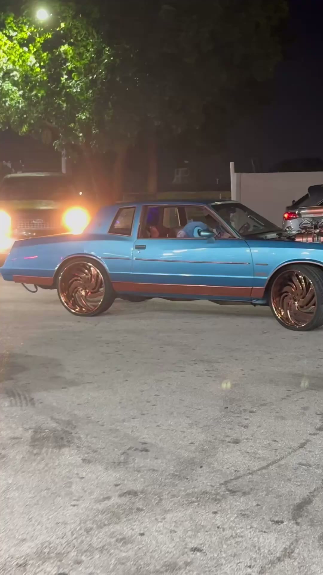 Heavy Motor Chevy Monte Carlo on 26’s Takin Off 💨