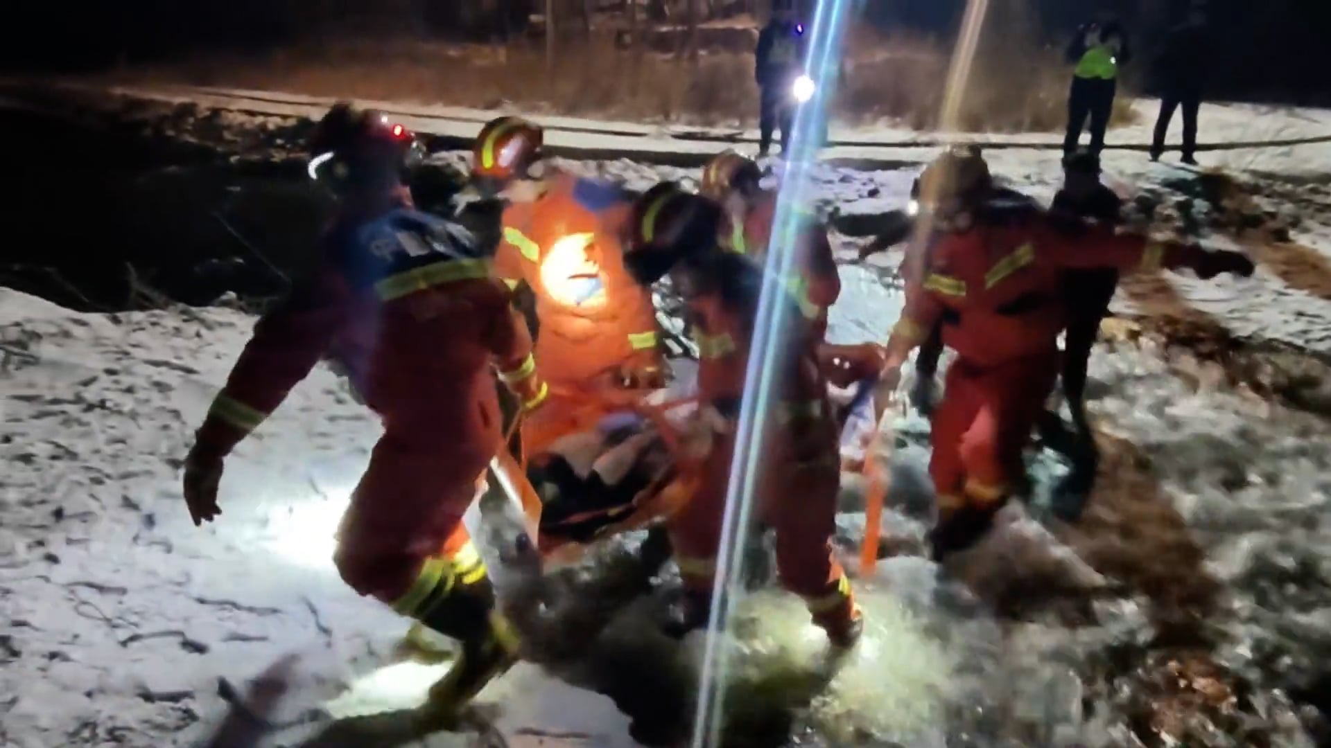 Firefighters wade through icy river to rescue driver in China