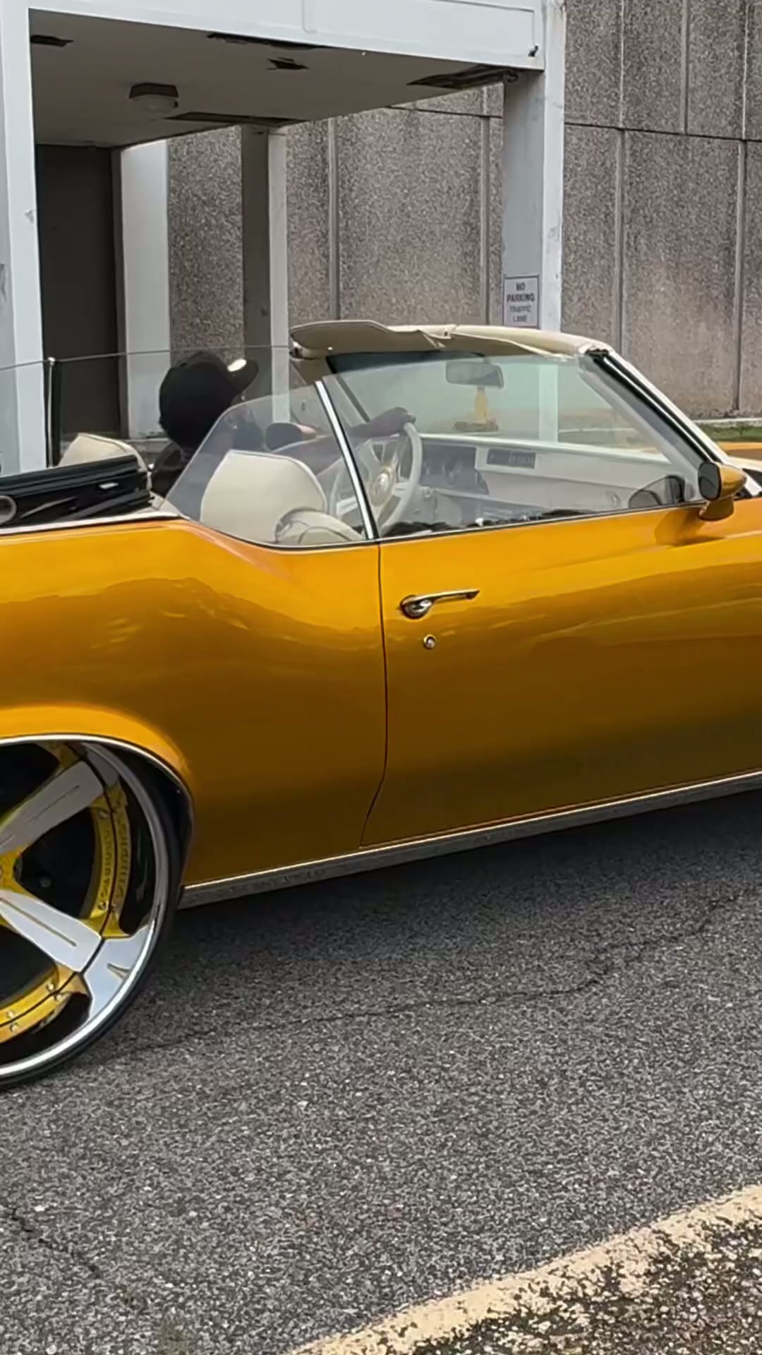 Candy gold Oldsmobile Cutlass vert on 26’s Forgiatos