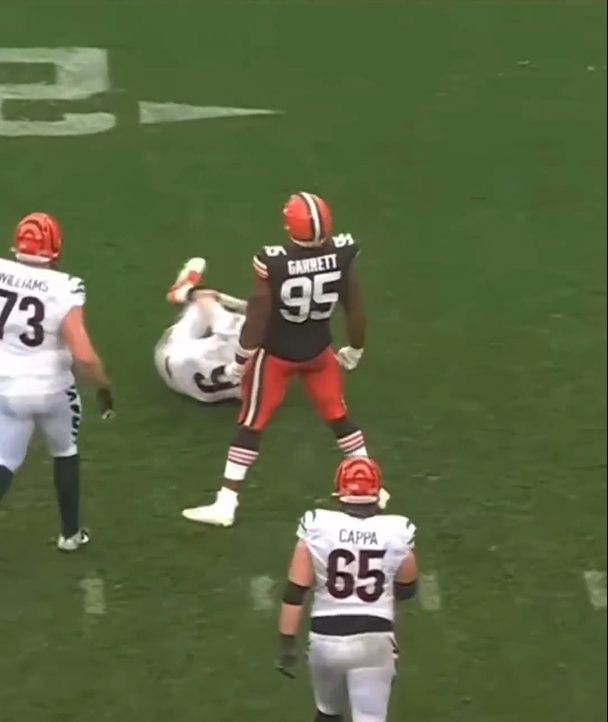 Myles Garrett folds Joe Burrow for a momentum-swinging sack