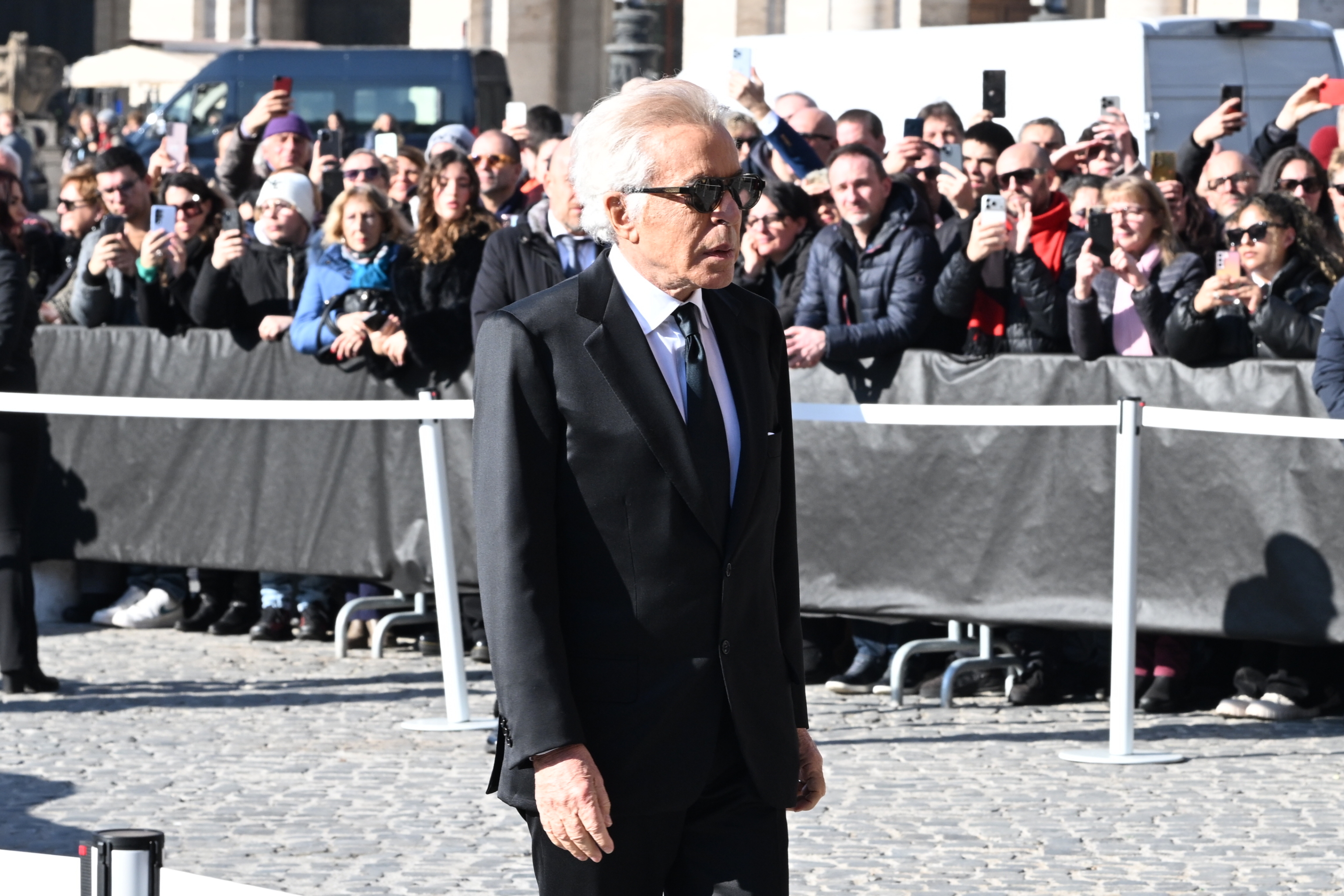 Hathaway, Hurley present as Italy bids final farewell to Valentino