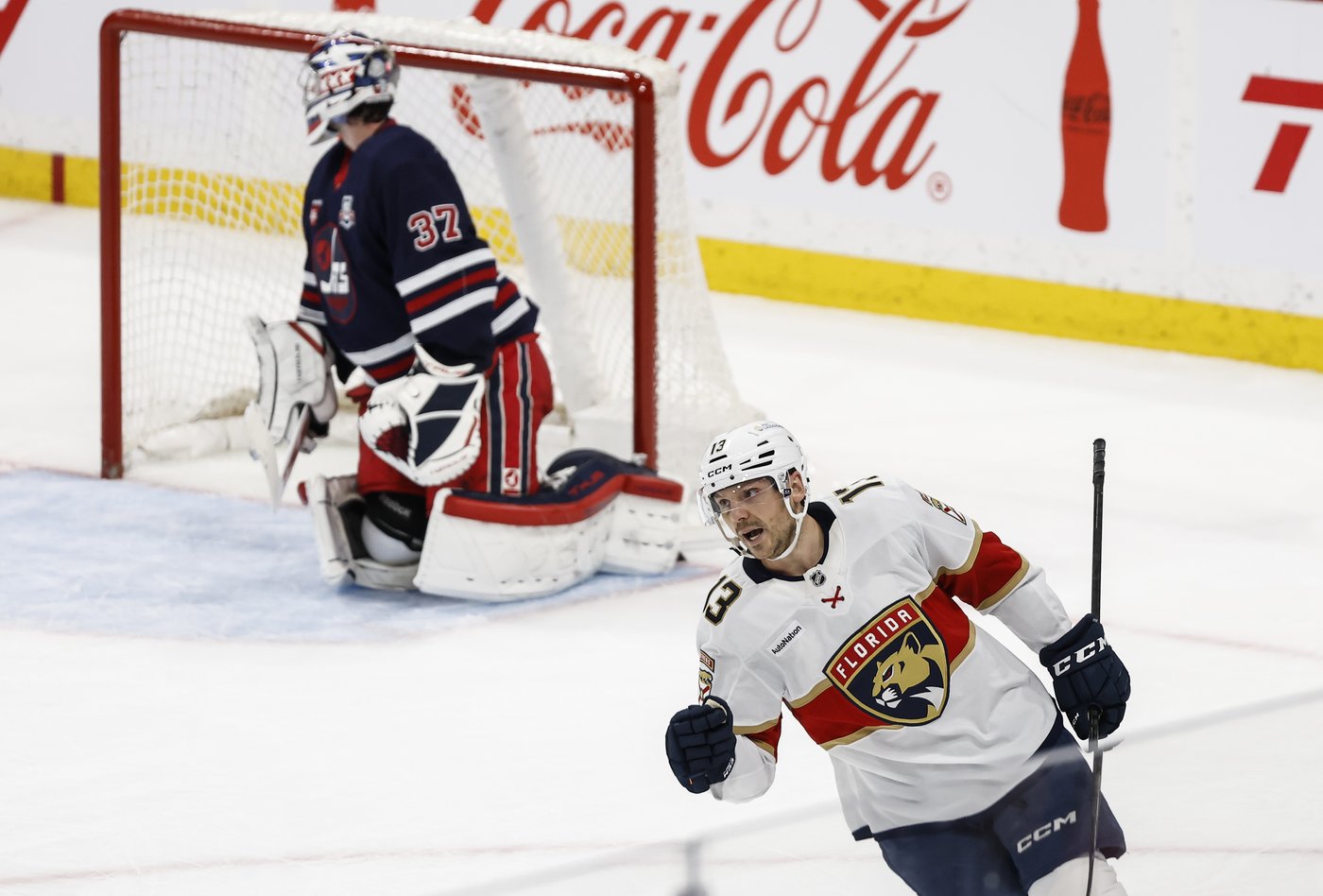 Panthers coach Paul Maurice finally gets win in Winnipeg