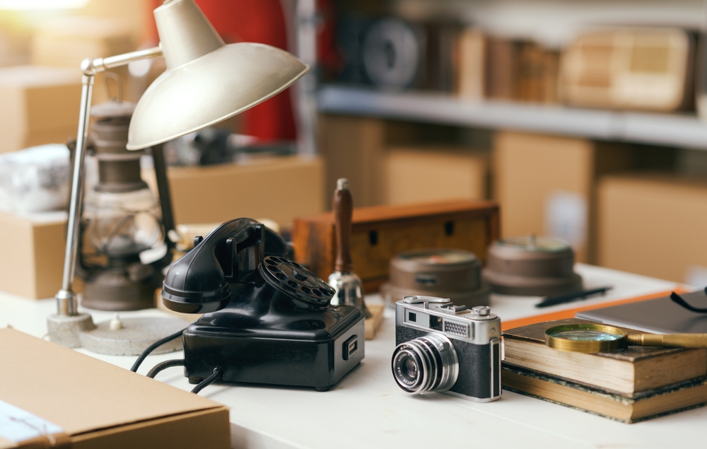 18 tips for thrifting vintage cameras and photography equipment
