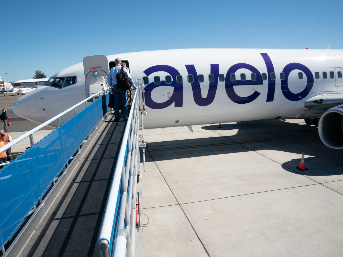 Tump's deportation push spurs aviation firm to buy up used jets