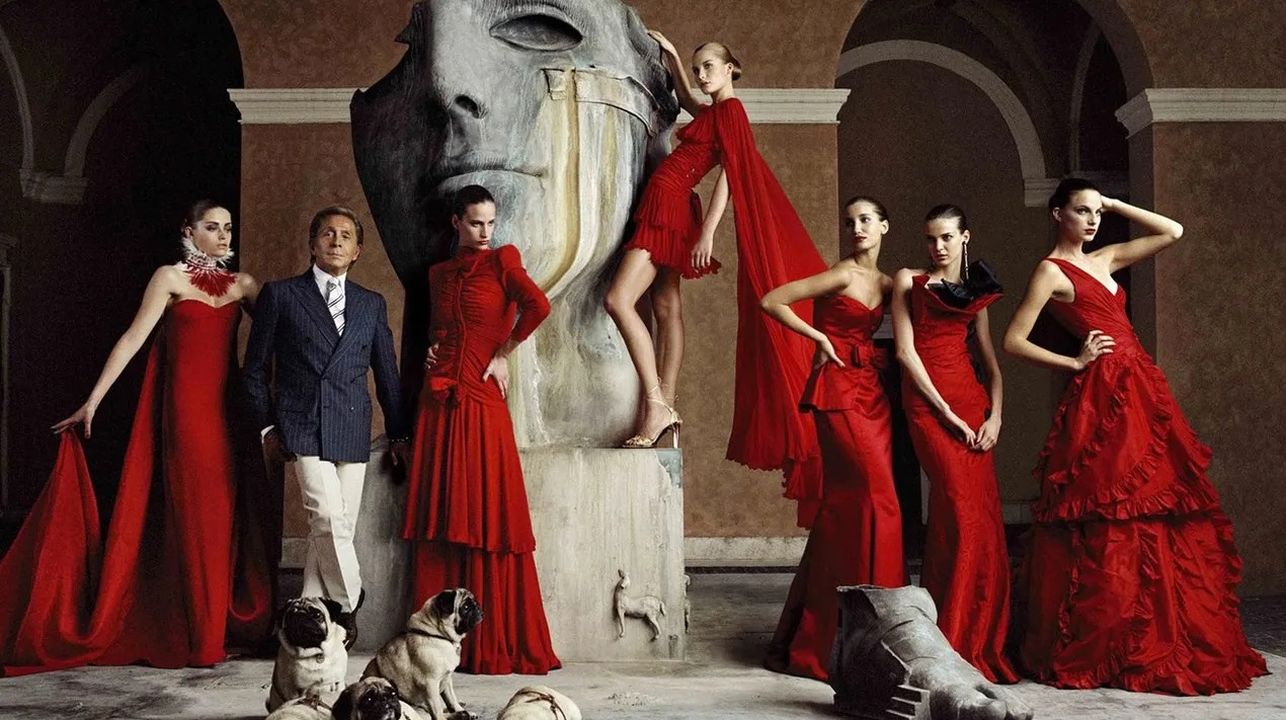 L’addio a Valentino funerali di Valentino, Anne Hathaway e Anna Wintour ...