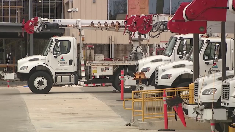 Hundreds of Florida line workers deploy north ahead of severe winter storm