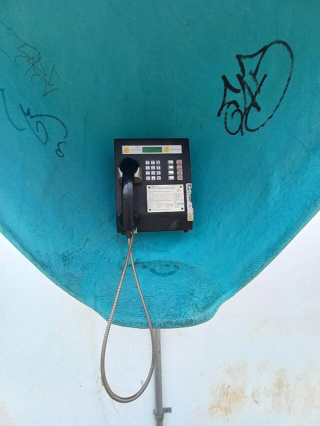 Telefones públicos chamados de “orelhões” começam a ser retirados das ...