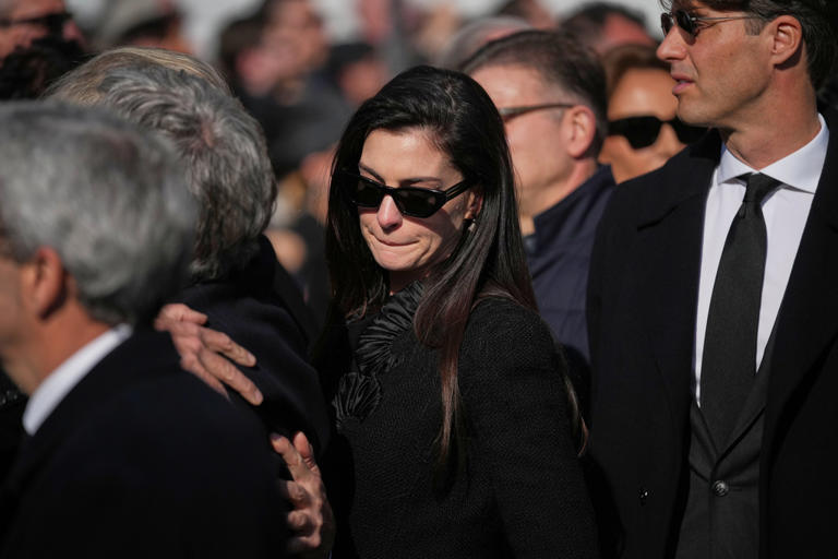 Stars and the public say a final goodbye to fashion icon Valentino at a ...