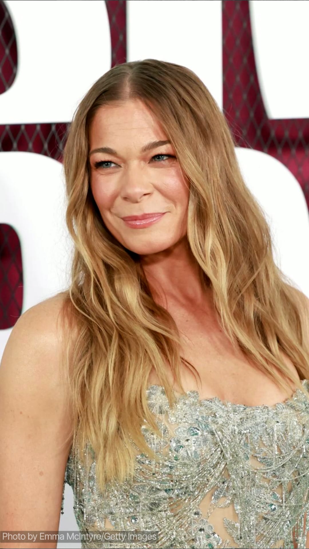 LeAnn Rimes gets $10k treatment after her teeth fell out onstage