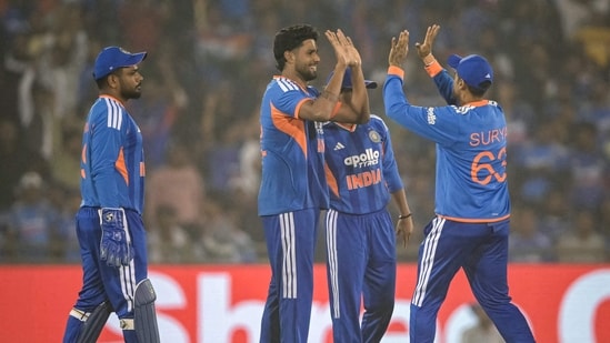 IND vs NZ 2nd T20I live score: Rana, Varun remove Conway, Seifert after ...
