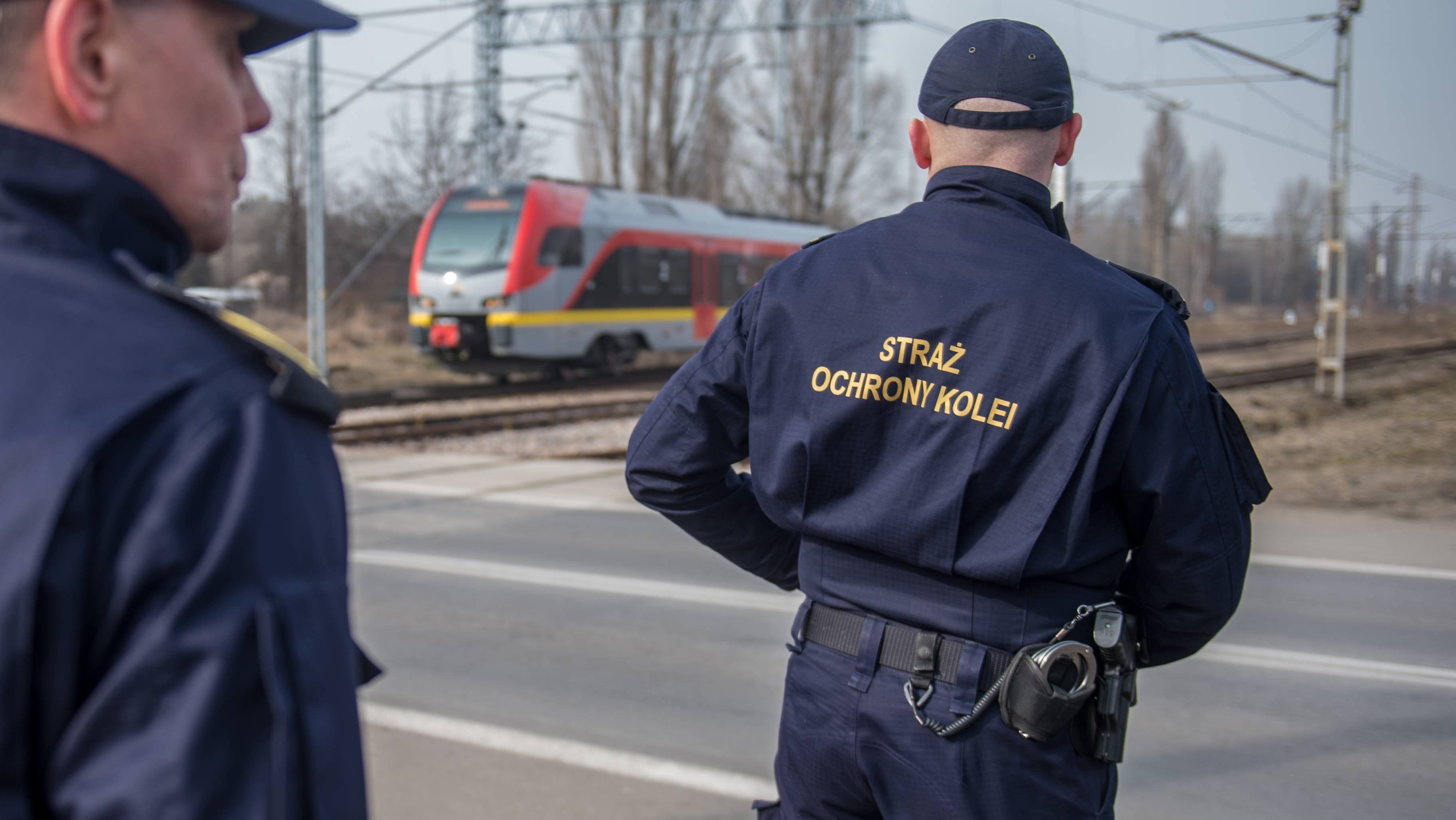 Poszukują do pracy na kolei. Można zarobić nawet 20 tys. zł