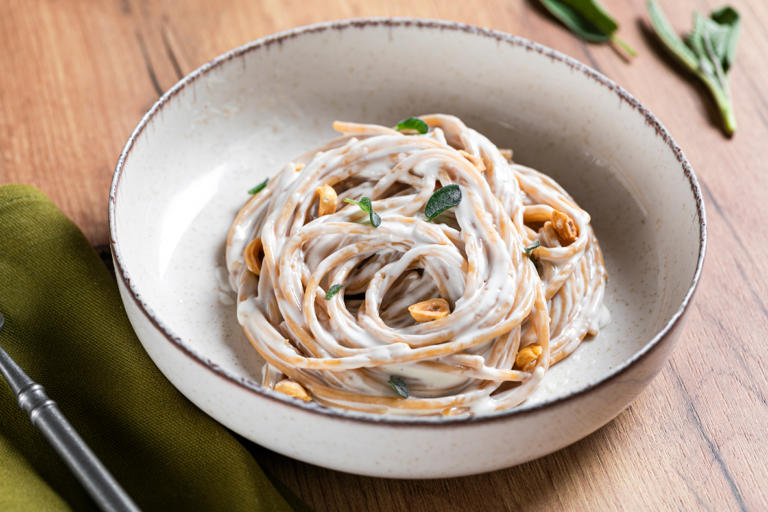 Pasta with hazelnuts and Toma cheese