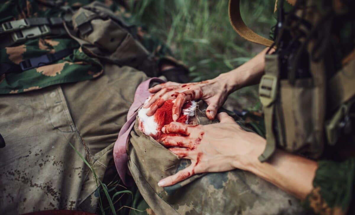 Battlefield miracle: New sprayable powder stops blood in one second flat