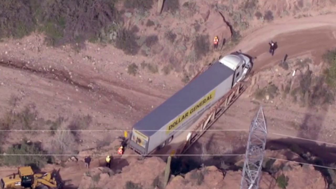 Semi-truck gets stuck on Arizona bridge