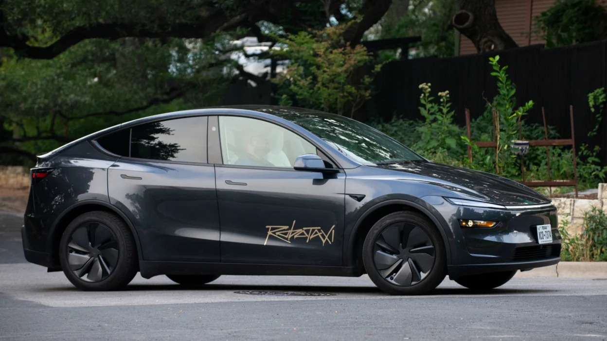 Tesla Robotaxis go riverless in AustinPublished on: January 23, 2026 7: ...