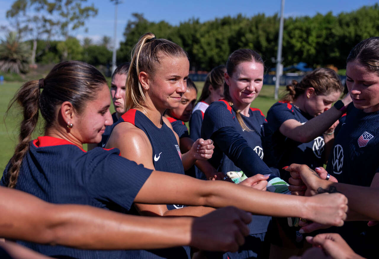 USWNT dominates Paraguay in first match of 2026 season
