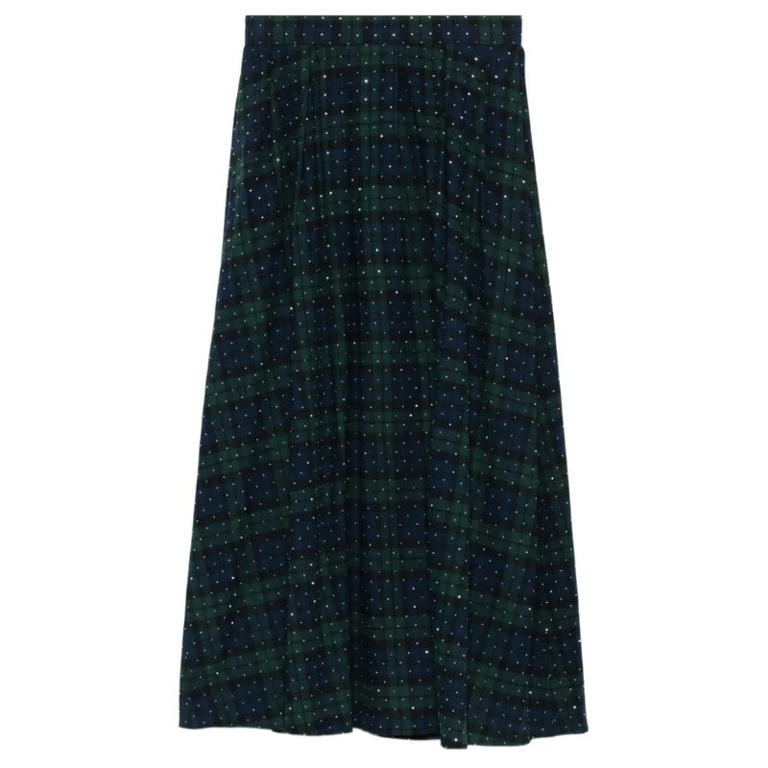 Amanda Holden's tartan skirt and navy sweater is The Traitor's-inspired ...