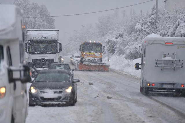 Más de 80 carreteras afectadas por la nieve en ambas direcciones, 14 en ...