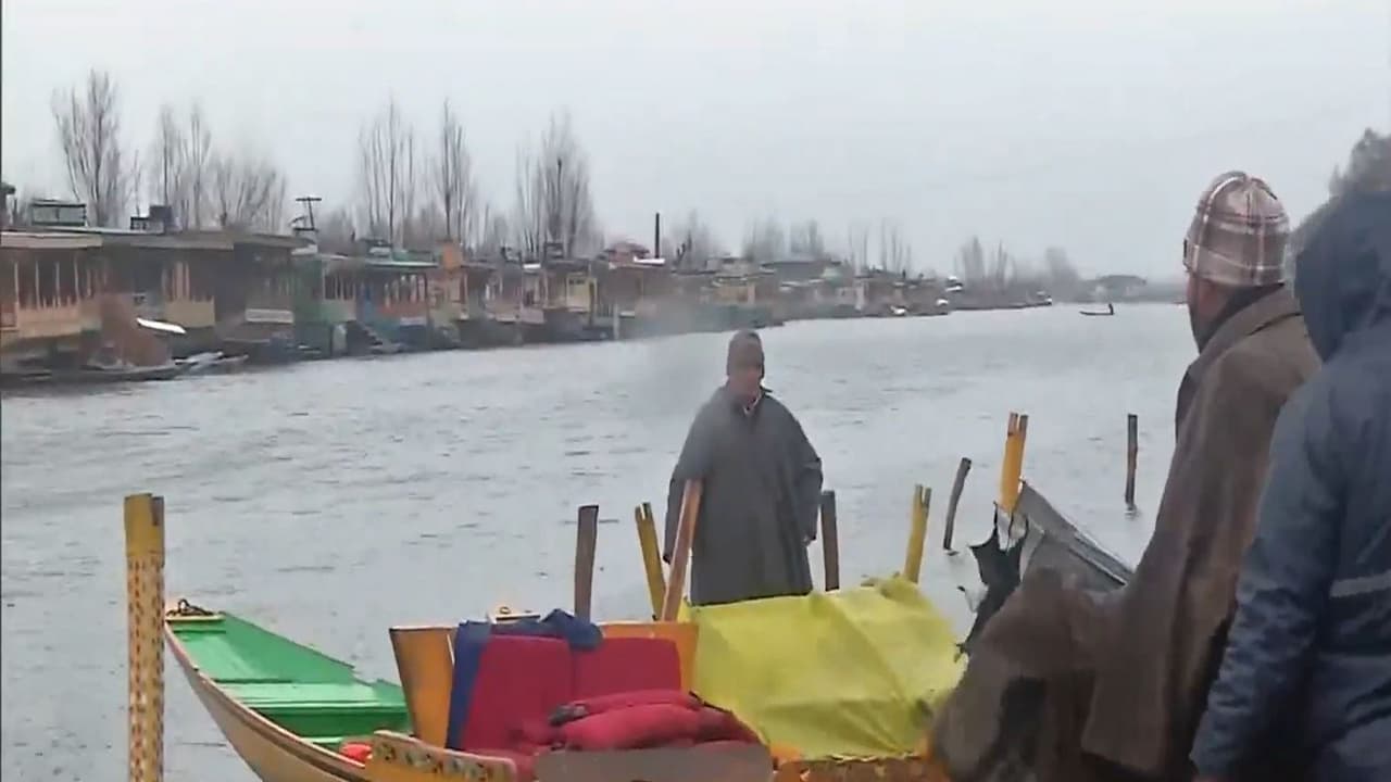Srinagar: Strong winds damage shikaras at Dal Lake amid rain forecast