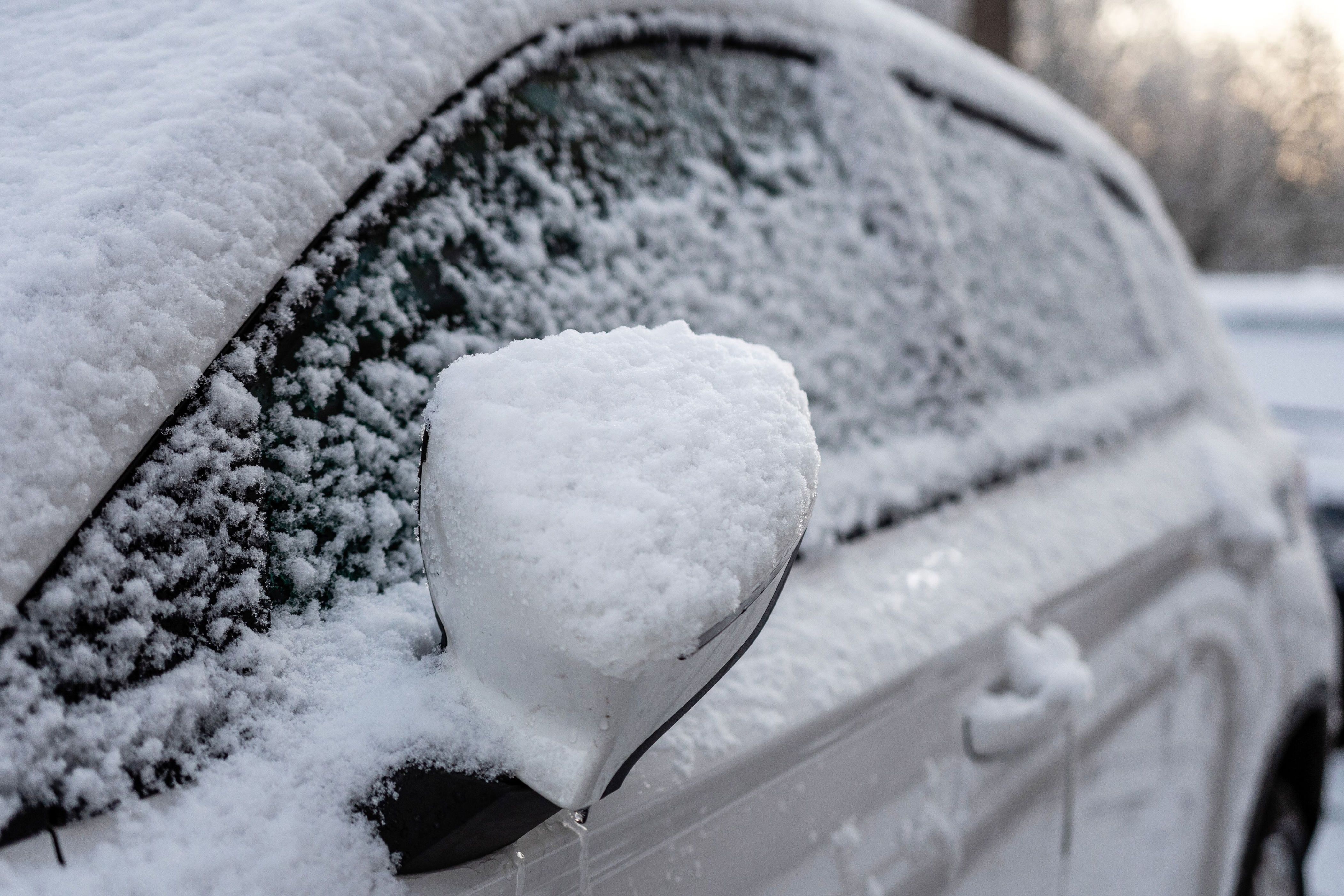 Tips on thawing frozen car doors and locks